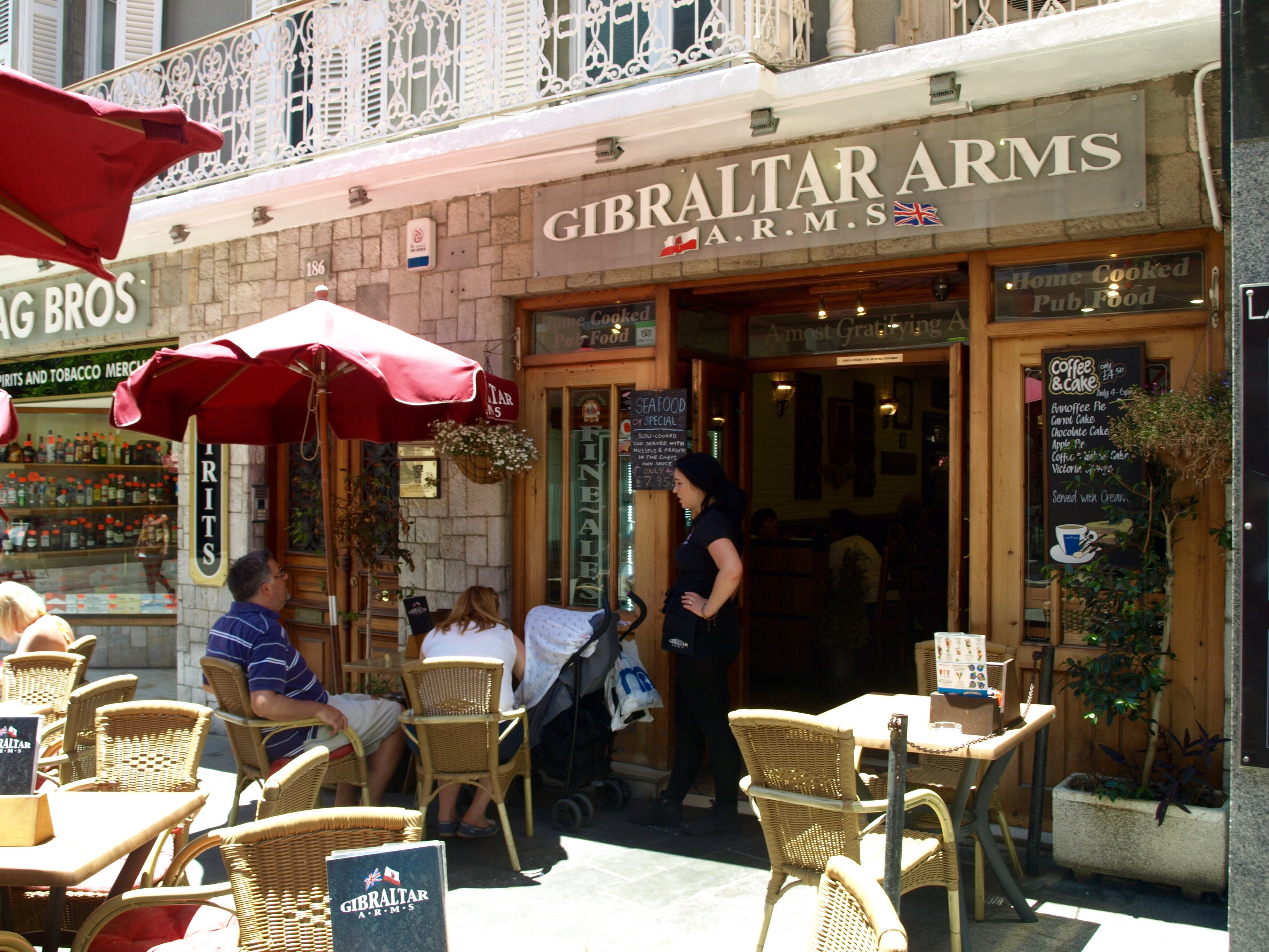 Gibraltar – Engelsk pub – Nostalgi | Dfly